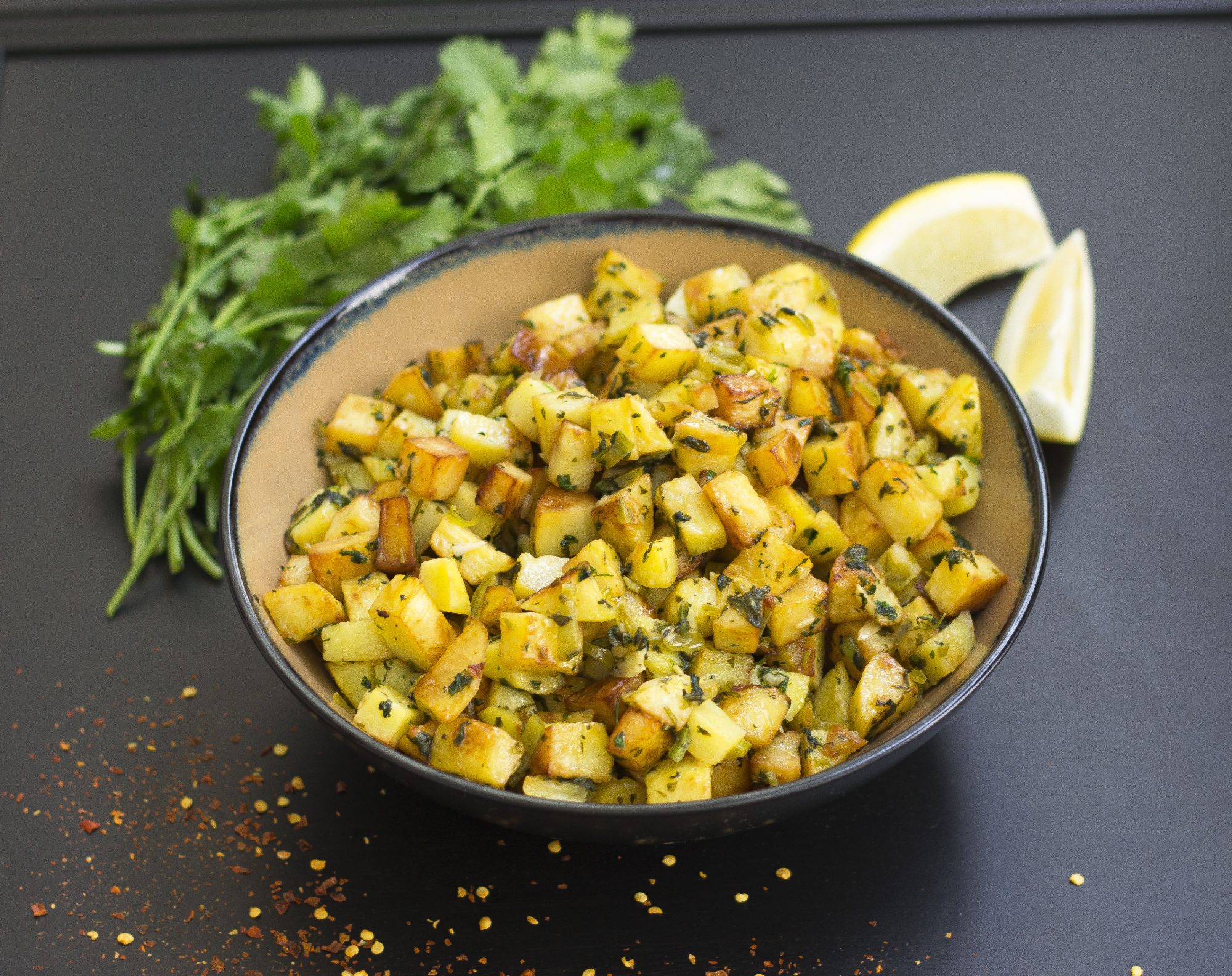 Batata harra- Kryddig libanesisk potatis - Zeinas Kitchen