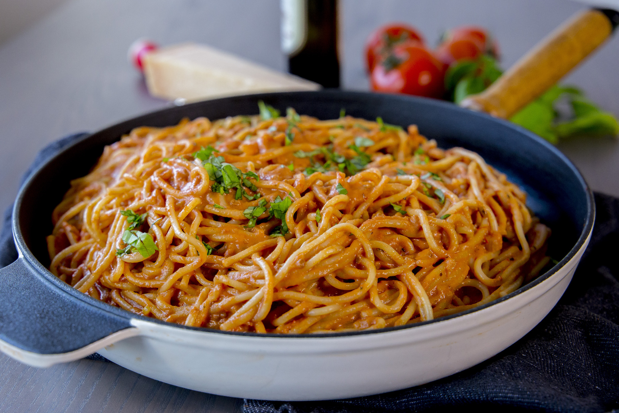 Spaghetti i krämig tomatsås- Middag på 30 min - ZEINAS KITCHEN