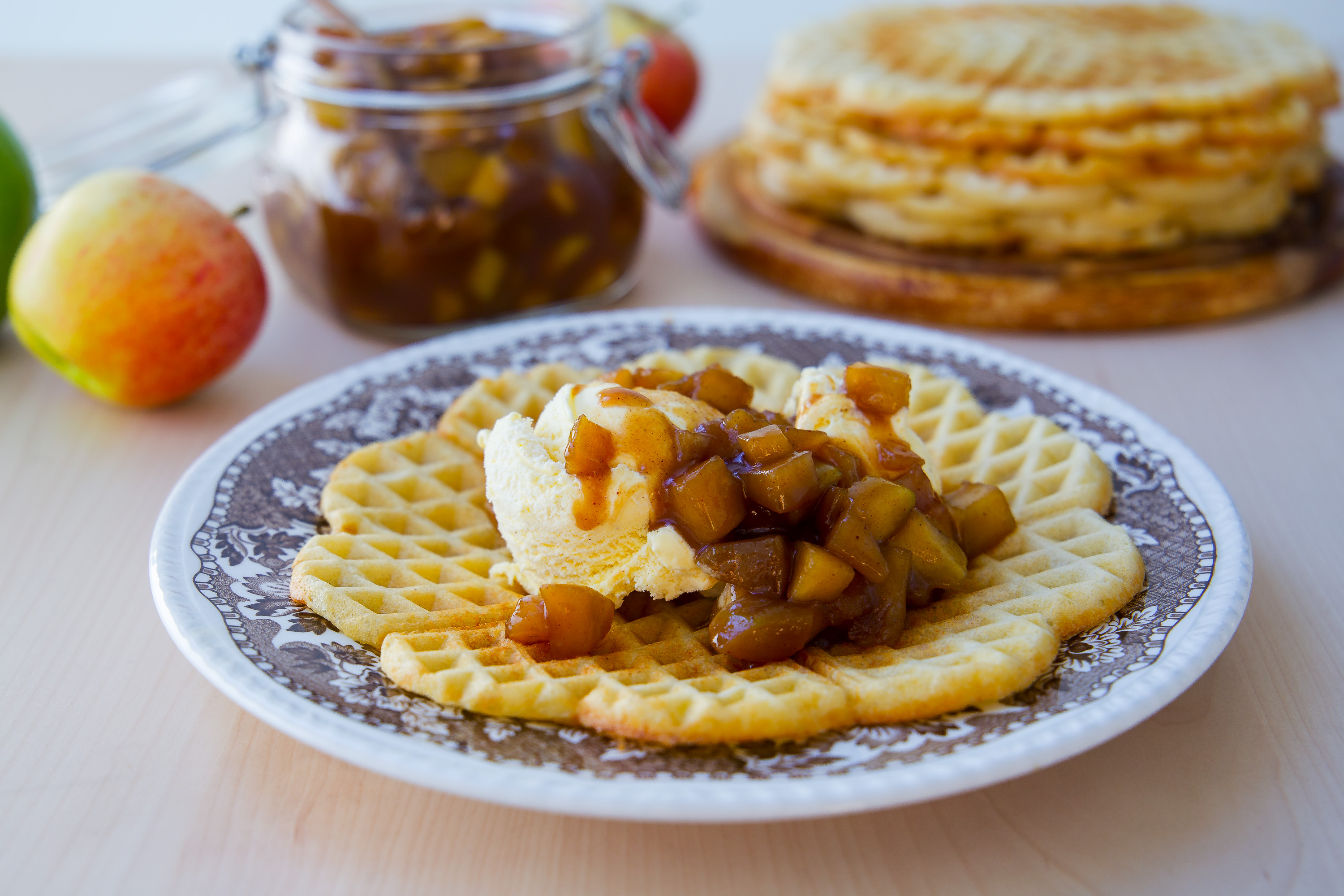 Äpple i kolasås- Supergott med glass! - Zeinas Kitchen